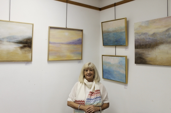 La artista Joy Fahey nos regala la luz en su última exposición | Mijas ...